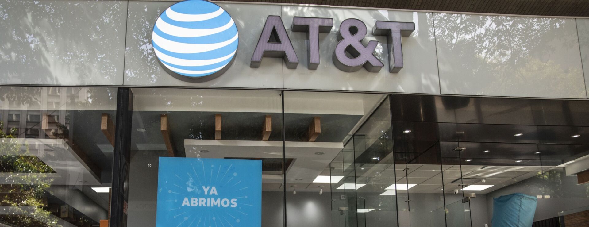 AT&T Call Center Workers Advance Wage Suit Over Unreported Time