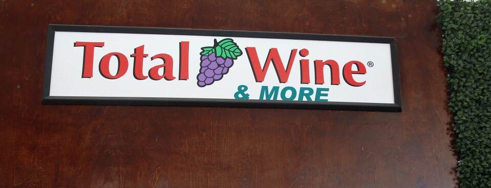 total wine logo vector